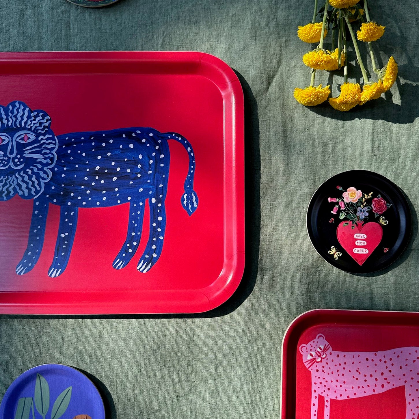 Red Lion Tray by Avenida Home – Collyer's Mansion