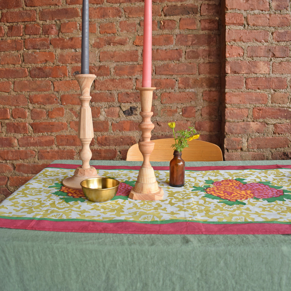 Jade French Linen Tablecloth by Linge Particulier – Collyer's Mansion